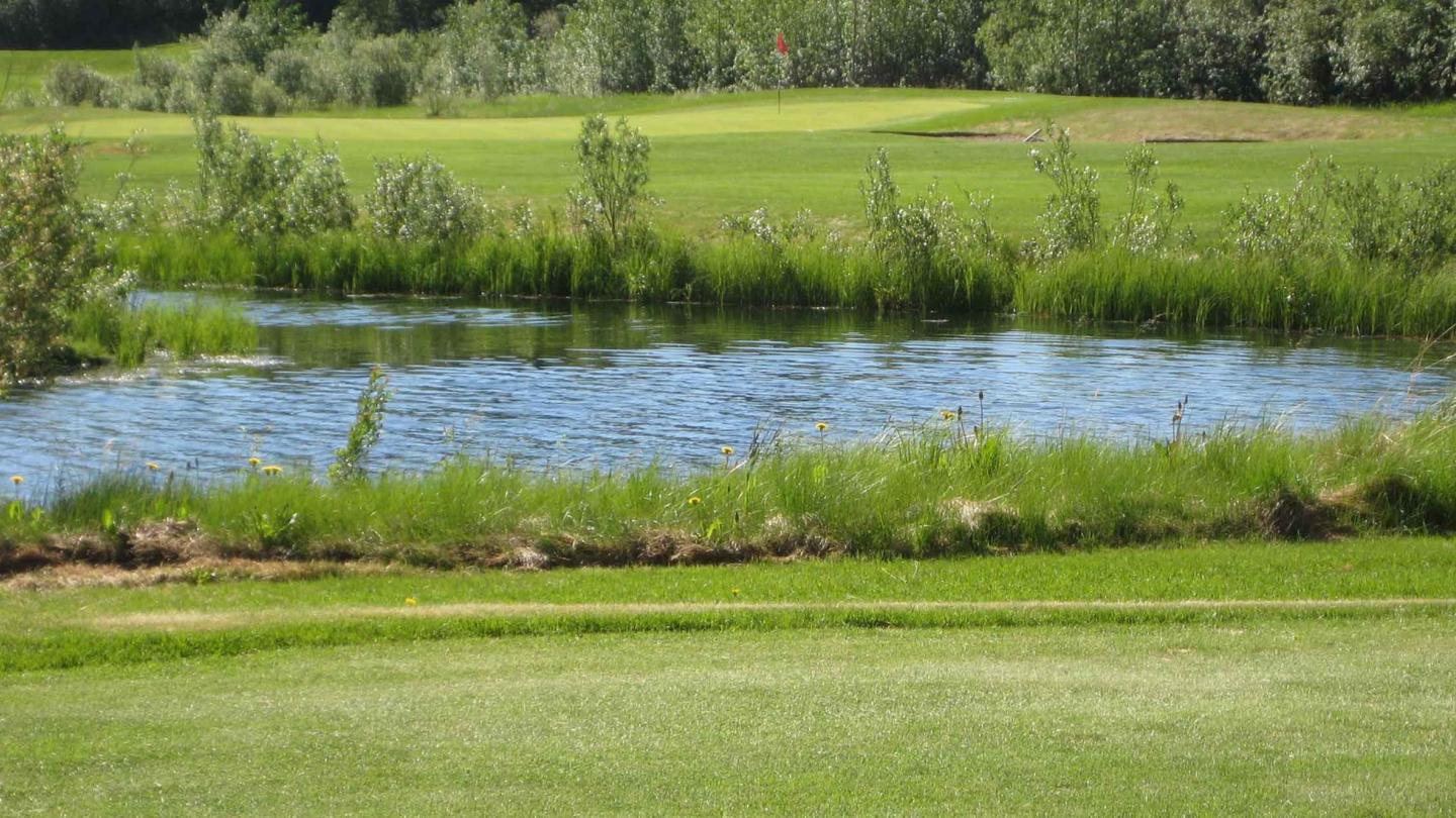 Meadow Lakes Golf Course | Tourisme Yukon - Yukon, Canada | Site ...
