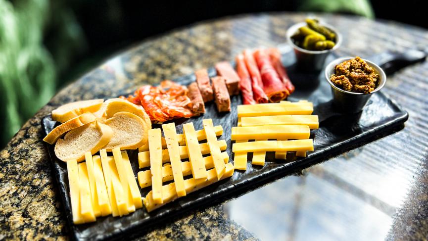 Midnight Sun Lounge | Travel Yukon - Yukon, Canada | Official Tourism ...