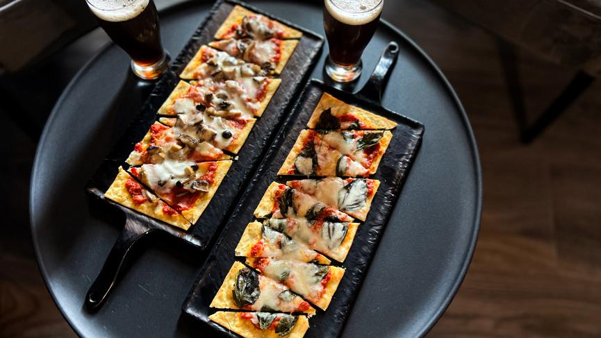 Midnight Sun Lounge | Travel Yukon - Yukon, Canada | Official Tourism ...